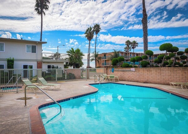 Beautiful 2 Bed W/ocean View - Private Wifi - Carpinteria, CA