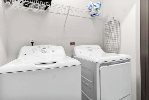 Luxe King 3br Suite In North Raleigh! - Wake Forest, NC