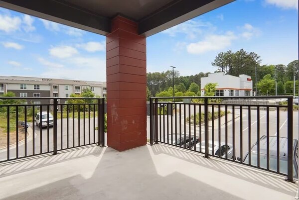 Luxe King 2 Bedroom Suite In North Raleigh! - Raleigh, NC