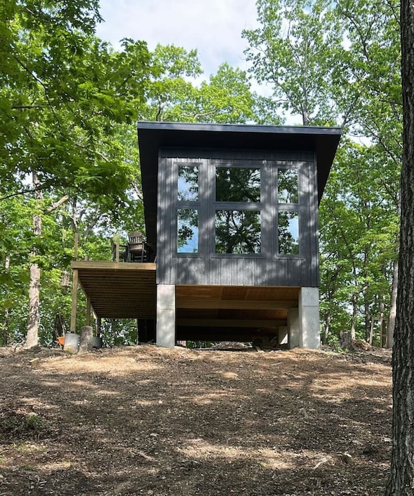 On The Rocks Treehouse At Whiskey Woods - Sunrise Beach, MO
