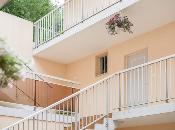 15 Min From The Beach, Sleeps 6, Air-conditioned, Quiet With Pool, Cannes La Bocca - Le Cannet