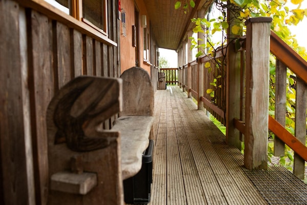 Robin's Perch Eco Lodge Apartment, Lampeter - Lampeter