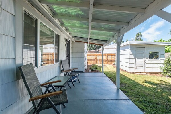 Open Plan 3-bedroom House With Ac, Wifi In Charming Salem Neighborhood - Salem, OR