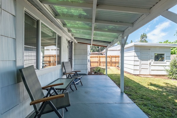 Open Plan 3-bedroom House With Ac, Wifi In Charming Salem Neighborhood - Salem, OR