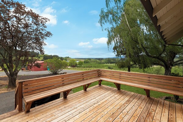 Charming 19th Century Craftsman Designed For Mid-sized Groups. - Wilsonville, OR