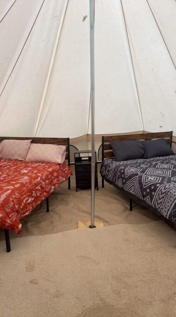 Wild Garden Glamping: Monarch - Lake Erie, PA