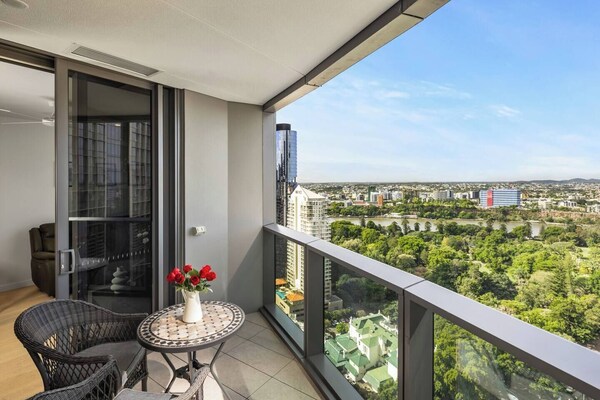 New Luxe 2br Queens Wharf Apt - Brisbane
