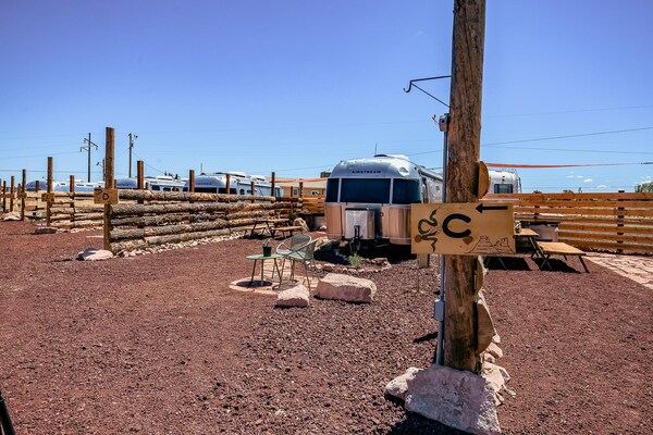 Airstream W/ Private Hot Tub (Unit C) - 4 Person Airstream With Private Hot Tub - Arizona