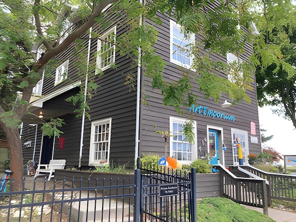 Cozy Lakefront 2bdr With Hot Tub In The Village - Port Stanley