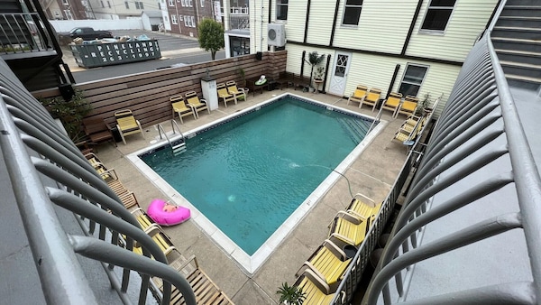 Studio Efficiency 4 Beds Condo, 1 Block From Boardwalk. Ac Pool Wifi Wildwood Nj - Cape May, NJ