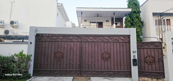 Confort And Convenient Townhouse. 3 Bedrooms, 2.5 Bathrooms, Air Conditioning. - Departamento de Santa Bárbara