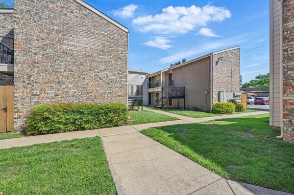 Cozy 2-bedroom, 2-bath Condo In Welcoming Fort Worth W/ Ac, Wifi - 30+ Day Stay - Fort Worth, TX