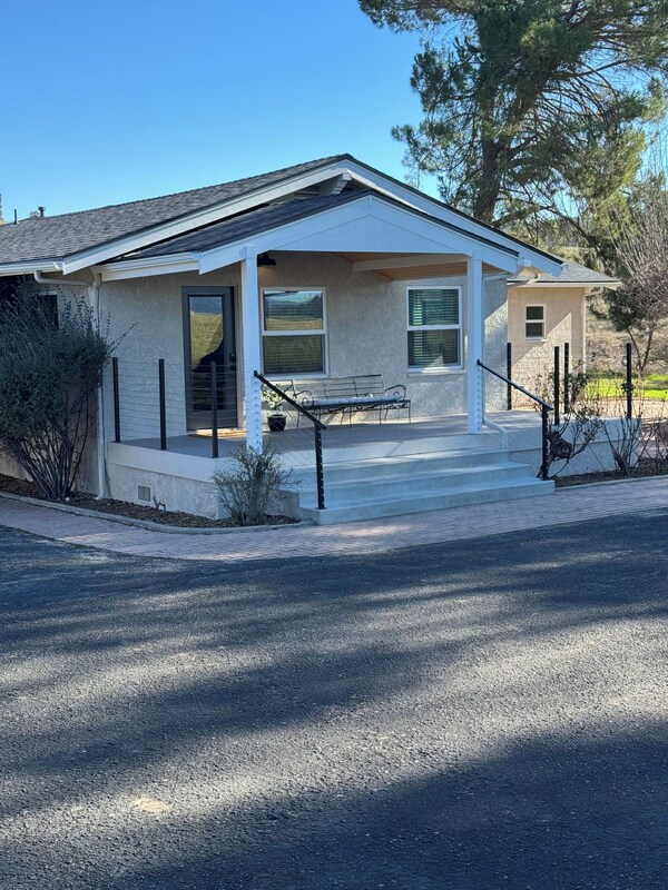 Cozy 3-bedroom, 2-bath Retreat On Acreage- Quiet Country Charm Minutes From Town - Atascadero, CA
