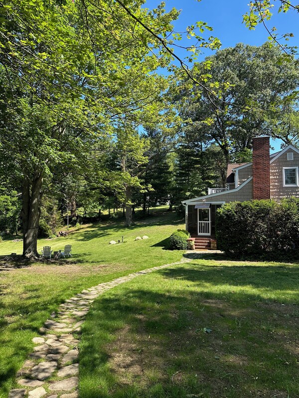 Charming 1930's Beachfront Cottage With Stunning Sunset Views - Chestertown, MD