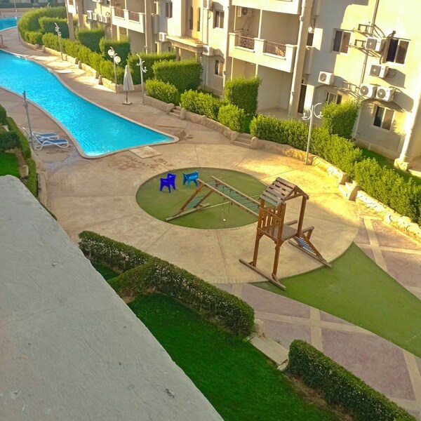 Lovely 3-bedroom Chalet With Ac In Lasreina Mini Egypt Elsokhna - Egipto