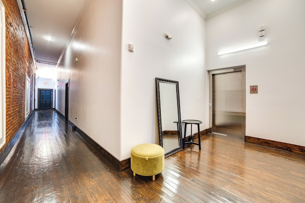Heart Of Downtown Marshall: Boutique Studio Stay! - Marshall, TX