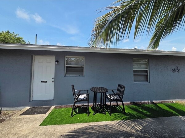 Charming 2-bedroom House Close To Beach And Waterfront Spots In Lantana - Boynton Beach, FL