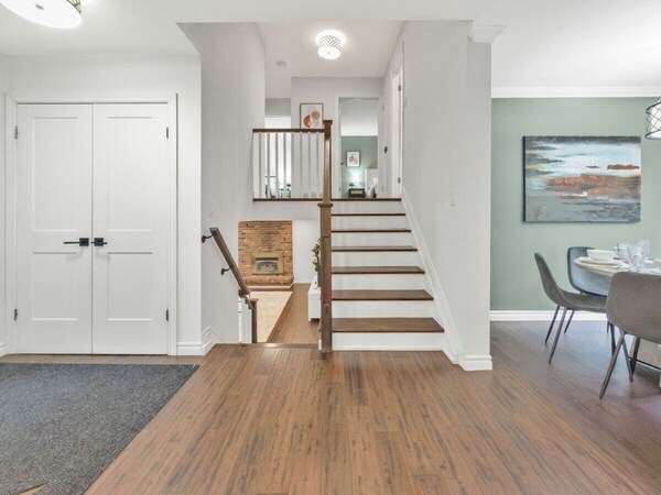 Centrally Located, Walk To Lake, Spacious | Sh - Burlington