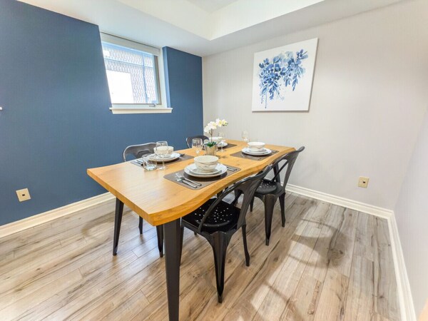 Downtown, 2 Bedroom, Parking | Tjs3 - Burlington