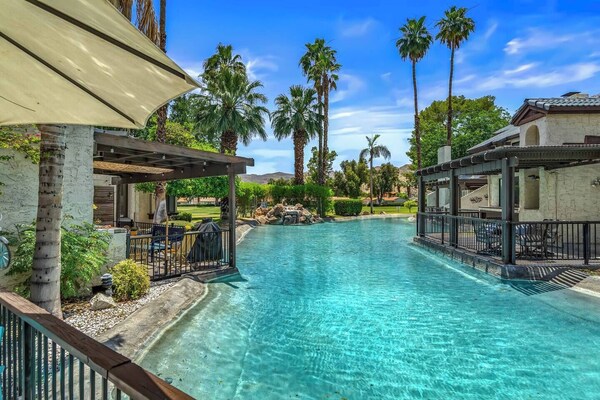 This Condominium Is A 3 Bedroom(s), 2.5 Bathrooms, Located In Palm Springs, Ca. - Cathedral City, CA