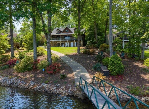 Cozy Log Cabin Near Clemson With Big Water Views - Walhalla, SC