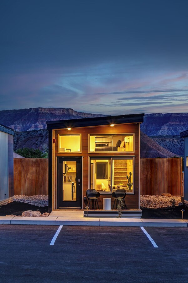 Zion Retreat: Brand New Tiny Home W/ King Bed, Full Kitchen & Kids Loft #3 - Zion National Park