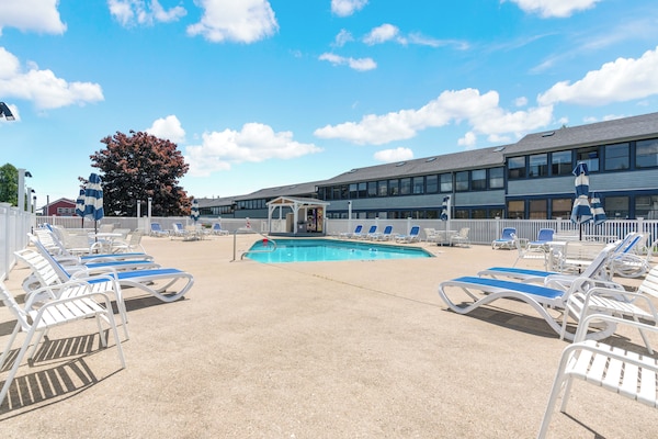 King Size Bed _ Tennis Courts View Condo At Nautical Mile Resort - Wells, ME