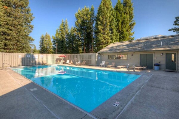 Amazing Views, Large Balcony, Pool & Hot Tub, Grill, 2-bedroom Condo In Big Sky! - Big Sky, MT