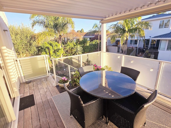 Boutique Mount Maunganui House\n2- Bedroom Cosy Guesthouse With Tropical Pool. - Tauranga