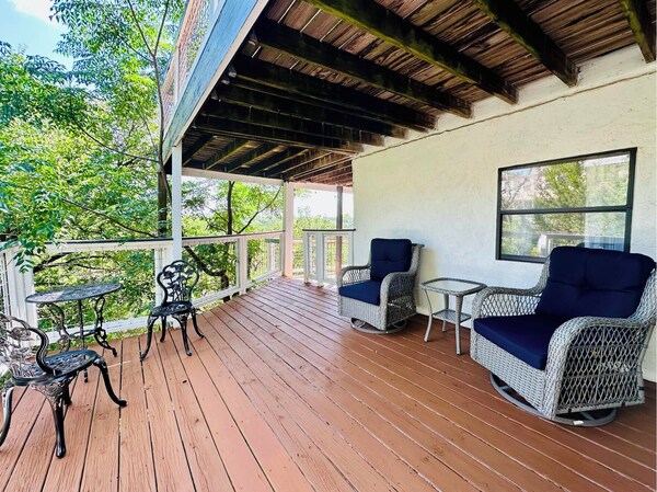 Hillside Hacienda With A View And A Hot Tub! - Canyon Lake, TX