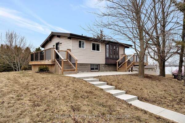 Great Spot On Hay Bay With Fabulous Fishing And Swimming Off The Dock! - 