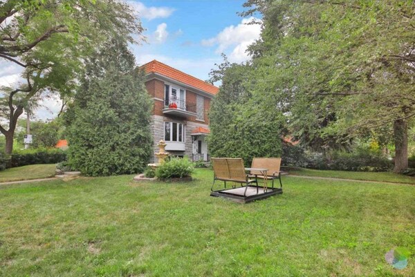 Cozy 2-bedroom Montreal Apartment Near Sauvé Metro Station - Montreal