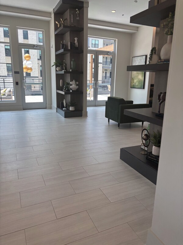 Zen Minimalist Apartment In The Heart Of North Hills Raleigh - Raleigh, NC