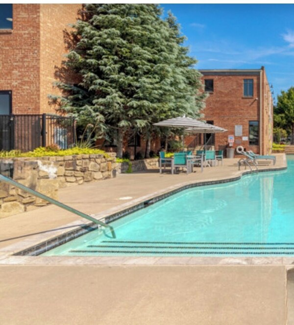 2-bedroom Luxury Apartment In Bricktown Oklahoma City With Fitness Room And Pool - Midwest City, OK