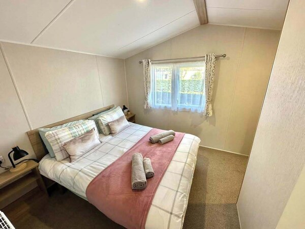 Trecco Bay - Sleeps 6 - Pet Friendly - Parking - Porthcawl