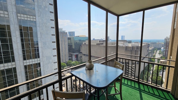Cozy City Retreat-balcony+views - Atlanta, GA