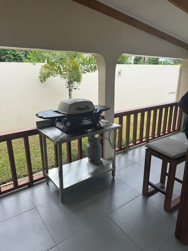 Island Unit In Pango - Surfhouse - Port Vila