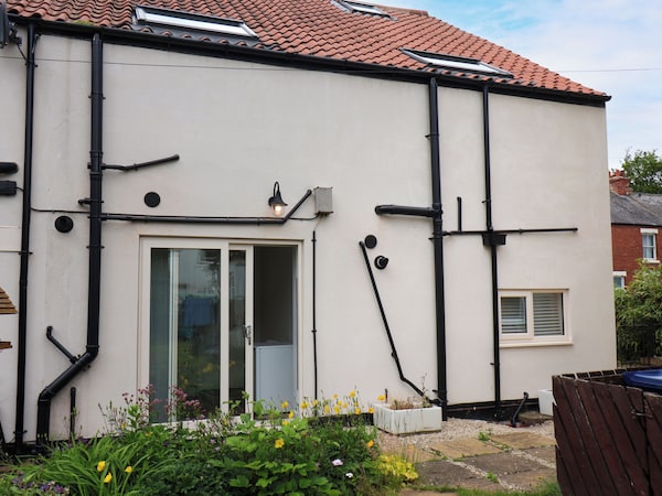 94 Church Street, Pet Friendly, With A Garden In Guisborough - Redcar
