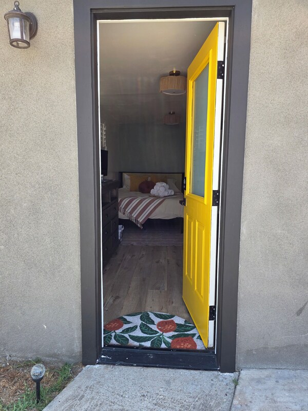 Charming Studio Perfect For Couples Central To All Airports - Norwalk, CA