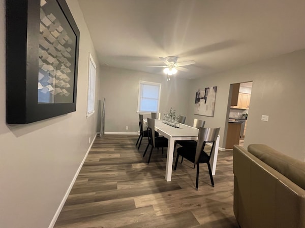 Large, Modern, Spacious And Clean 6-bedroom House In Desirable West Omaha. - Gretna, NE