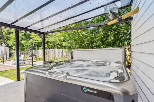 Family-friendly 3br Retreat With Pool, Hot Tub & Spacious Yard - Utopia Beach Club