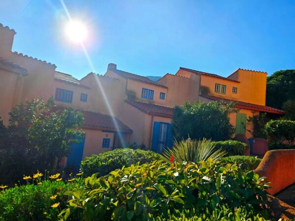 Pavillon Catalan: Swimming Pool, Tennis, Table Tennis, Free Private Parking. - Collioure