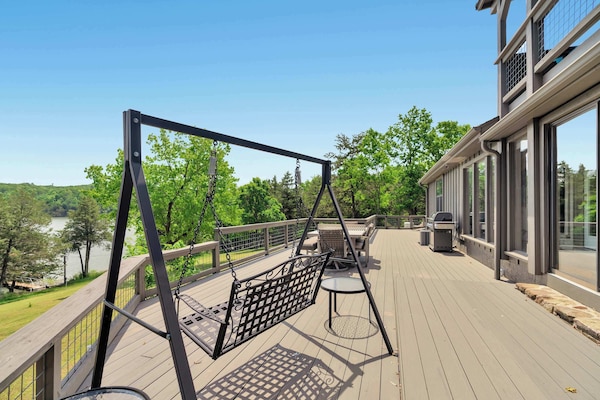 Beaver Lake Oasis | Backyard Lake Access | 6 Beds - Springdale, AR