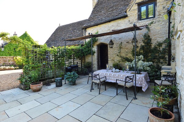 Fabulous Great Hall In The Center Of Castle Combe - Castle Combe