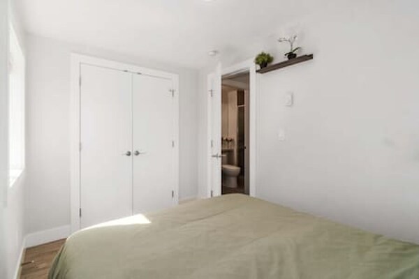 Chic 1br Laneway Home In South Van - Burnaby