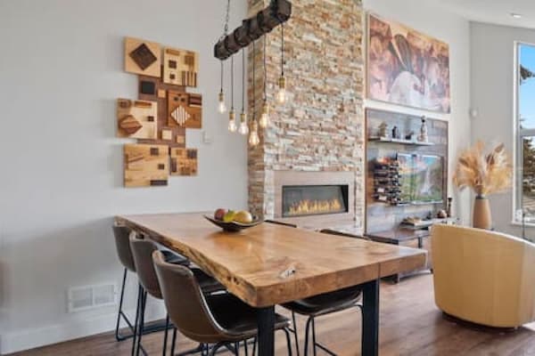 Chic 2br Oasis In North Van! - North Vancouver