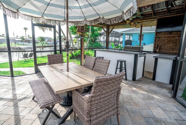 Baywatch  Resort-style Waterfront Escape In Apollo Beach - Apollo Beach, FL