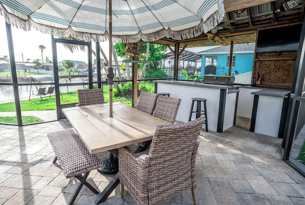 Baywatch Resort-style Waterfront Escape In Apollo Beach - Apollo Beach, FL
