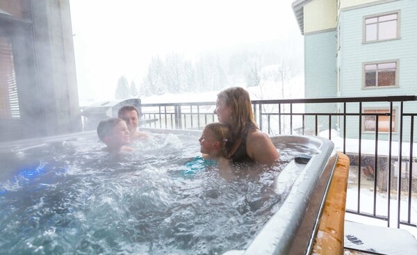 15% Off Bike Park Tickets  Private Hot Tub  Slalom Creek 2bedroom + Den - Rossland