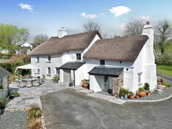 Beautiful Character Thatched Farmhouse Overlooking St Mellion Golf Course - Devon